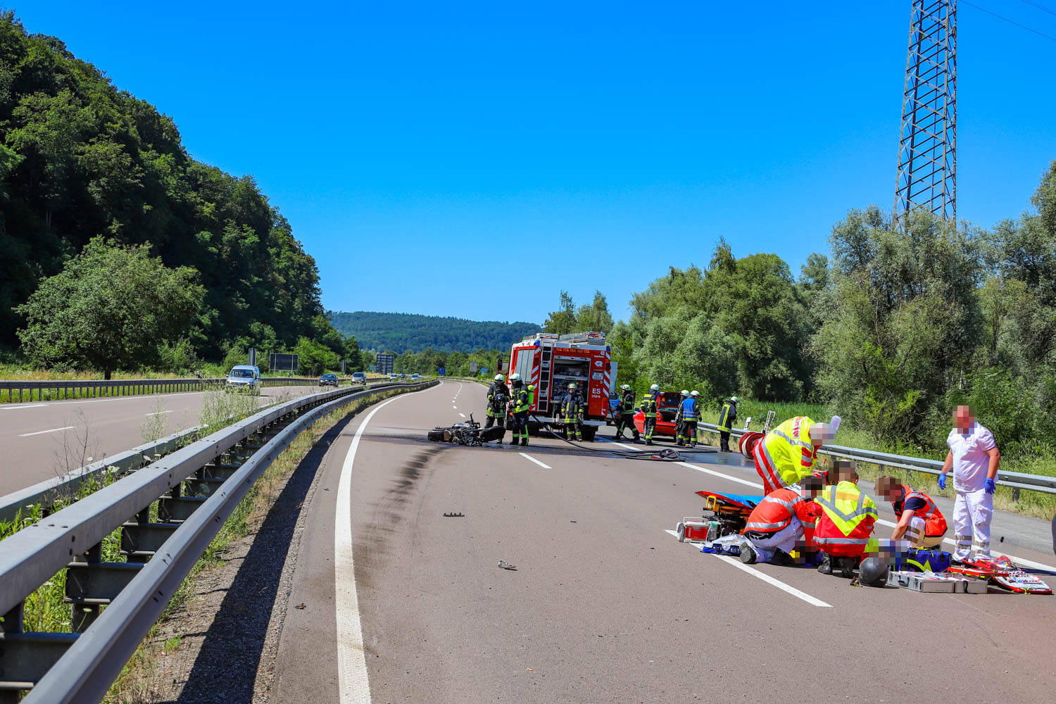 Jugendlicher getötet bei Unfall auf der A8 zwischen Zweibrücken und Homburg | Blaulichtreport ...