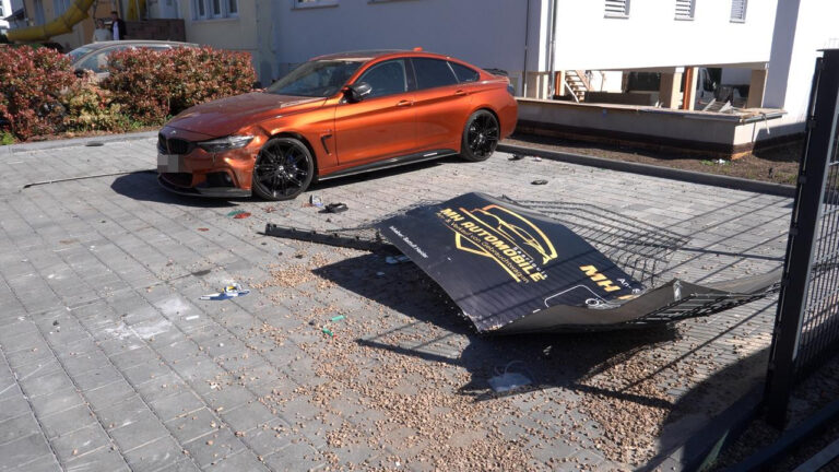 Auto geriet auf Gehweg: Infos der Polizei zum schweren Unfall in ...